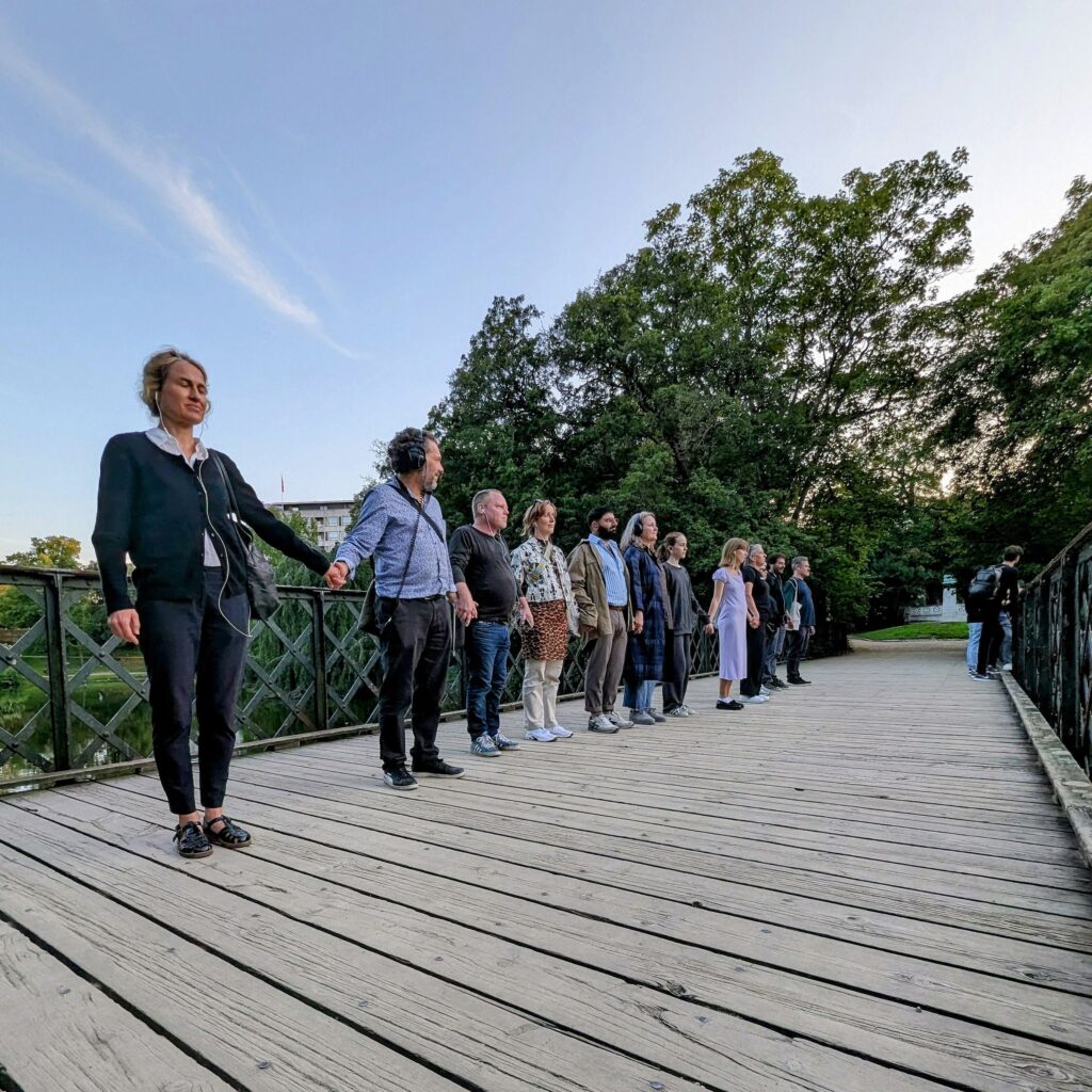 This is not a line but part of a very big circle – Gob Squad